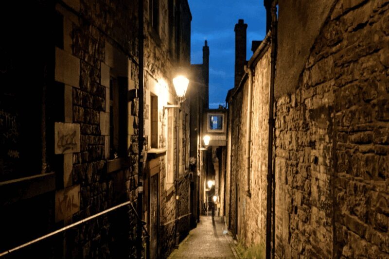 Edinburgh's Dark Stories: Small Group Walking Tour in French - A Closer Look at Edinburgh’s Dark Tour Experience