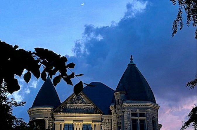 Eerie Old Louisville Photo Tour with Welcome Cocktail - Frequently Asked Questions