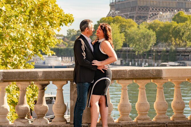Eiffel Tower Photographer, Professional Photo shoot - Paris - The Sum Up