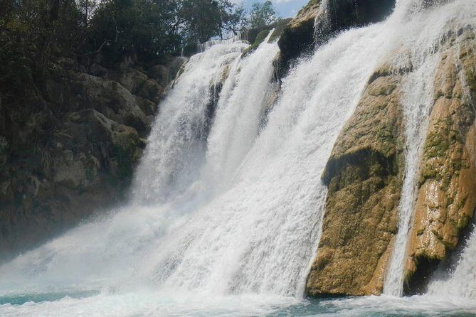 El Meco Waterfall and El Salto Waterfall Tour - Exploring the Waterfalls: What You Can Expect