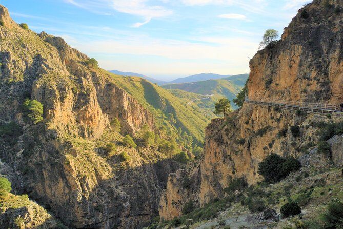 El Saltillo Gorge and White Village Hiking Tour from Malaga - Key Points