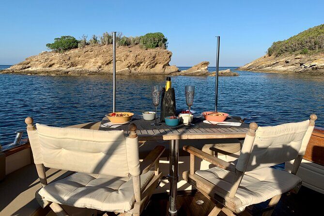 Elba Island - Aperitif on the boat at sunset - private - An In-Depth Look at the Elba Sunset Boat Tour