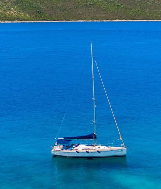 Elegant Day-Sailing Tour-Lunch&Drinks included - Key Points