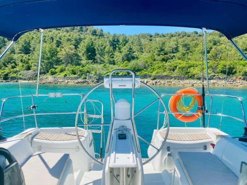 Elegant Day-Sailing Tour-Lunch&Drinks included - FAQs