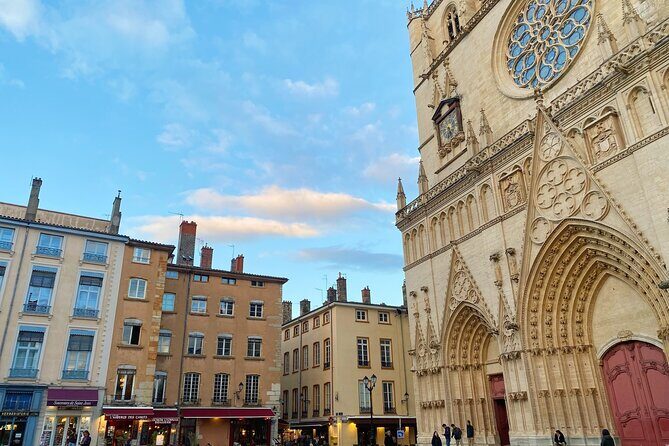 Embark on an aperitif journey through the old town - Key Points