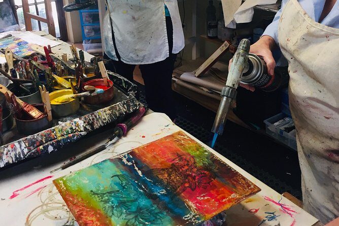 Encaustic painting workshops with Ezshwan Winding - Key Points
