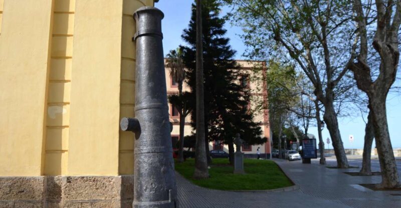 English Cádiz Tour: Walking Tour with Local Guide - Key Points