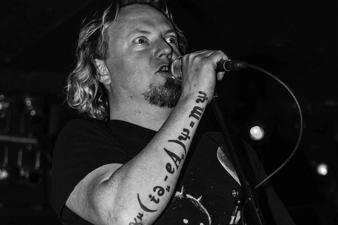 English Comedy Show with Pizza and Shots in Central Berlin - The Comedy & Audience Experience