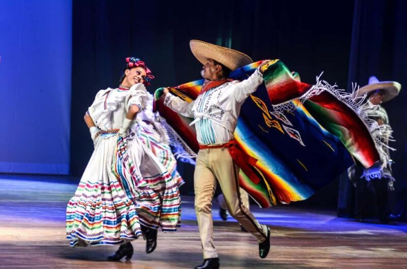 Enjoy the Folkloric Ballet at the Palacio de Bellas Artes - A Deep Dive into the Experience