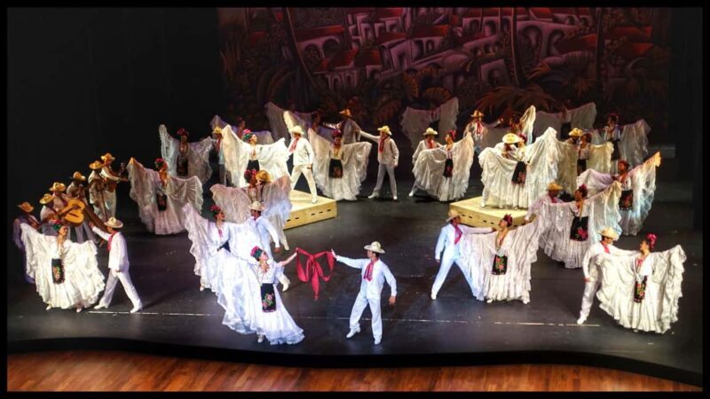 Enjoy the Folkloric Ballet at the Palacio de Bellas Artes - The Sum Up