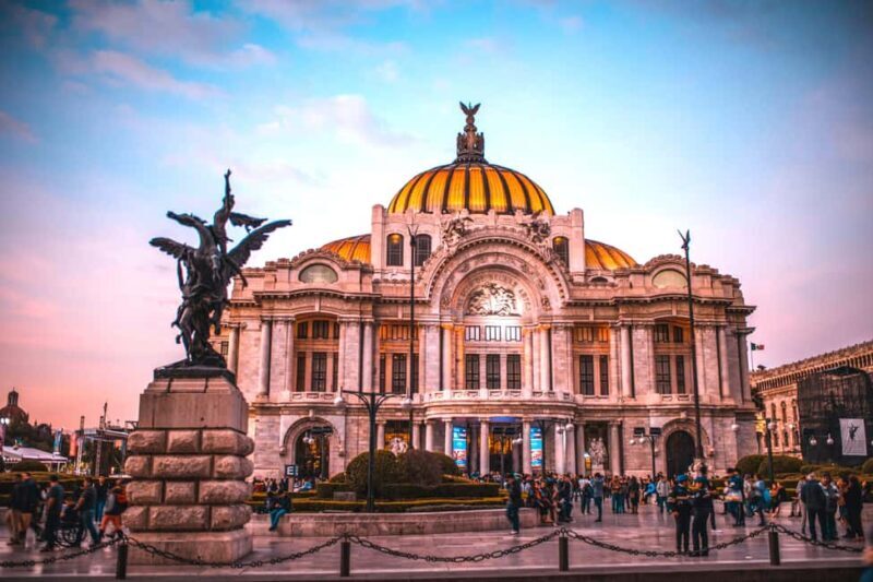 Enjoy the Folkloric Ballet at the Palacio de Bellas Artes - FAQ