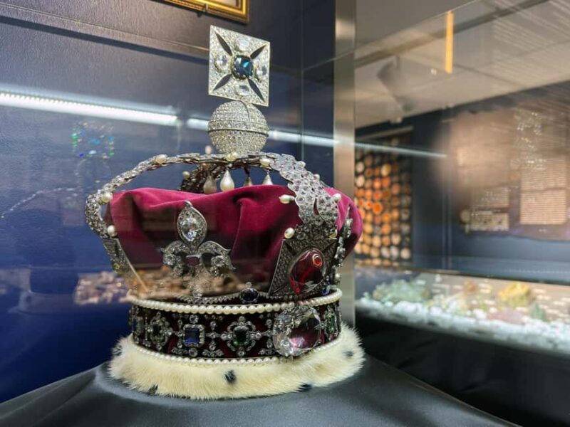 Entrance ticket to SnowExperience and Gemstone Exhibition - The Gemstone Exhibition: A Sparkling Treasure Trove