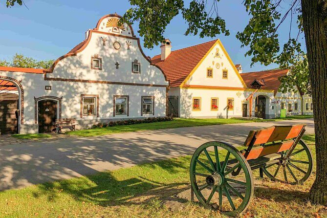 eský Krumlov & Holaovice UNESCO Village Small Group Day Tour - The Itinerary in Detail