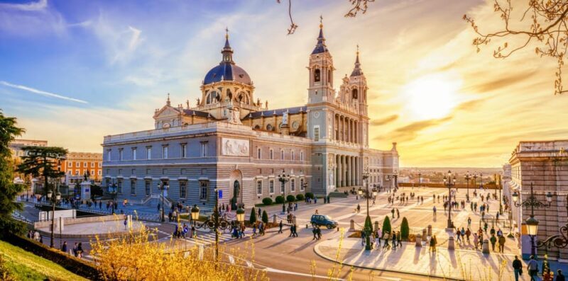 Essential Madrid: Walking Tour of the Historic Center - Exploring Madrid’s Heart: A Detailed Walkthrough