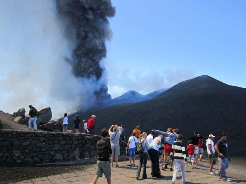 Etna: Jeep excursion and hike suitable for everyone. Free shoes and jacket - The Experience From the Traveler’s Perspective