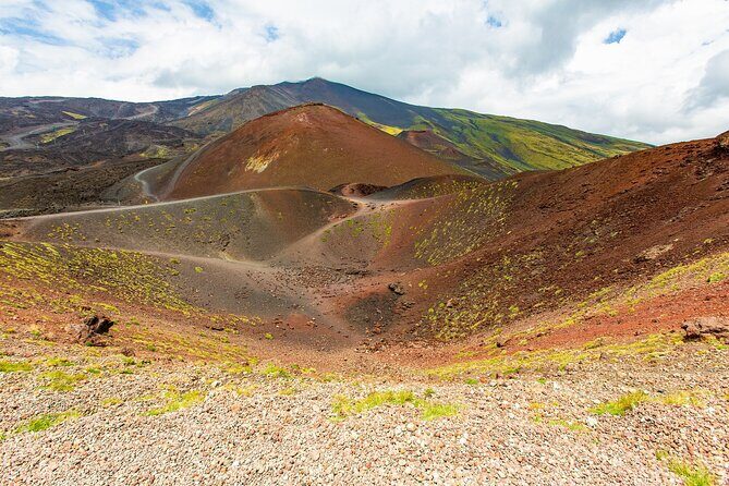 ETNA NORTH BASIC TOUR 2.000 mt - Climbing to the Pizzi Deneri Observatory