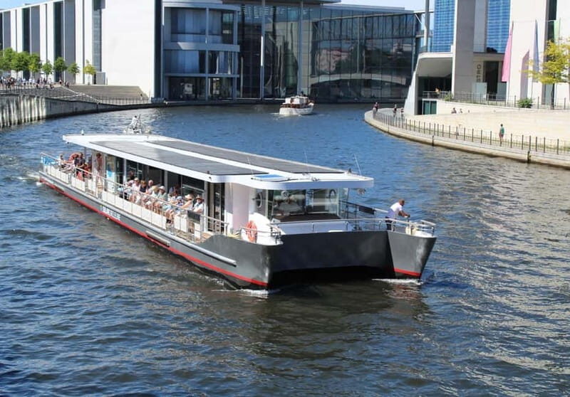 Evening Boat Tour 1.5 hour with our solarcatamaran - A Closer Look at the Berlin Evening Boat Tour