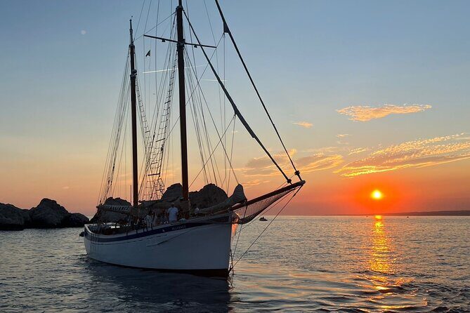 Evening cruise at sunset - The Itinerary: What to Expect