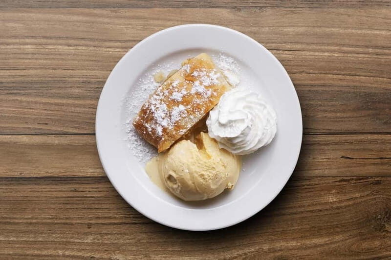 Evening cruise through Prague with 3-course served menu - FAQ