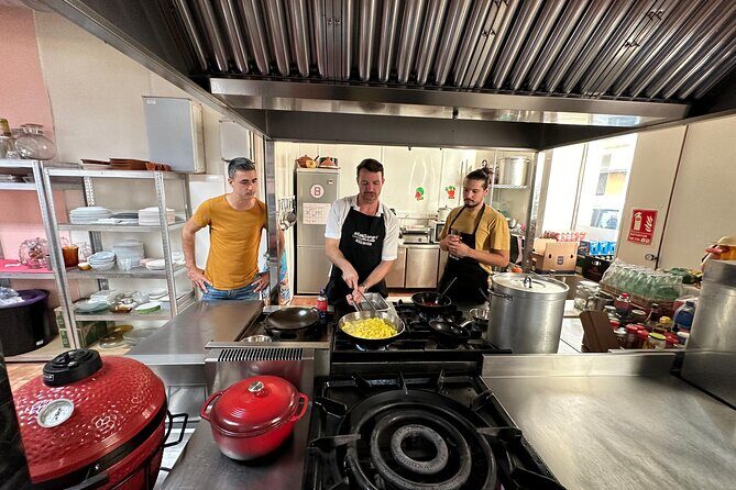 Evening Spanish Tapas Cooking Class with Live Guitar Music - Key Points