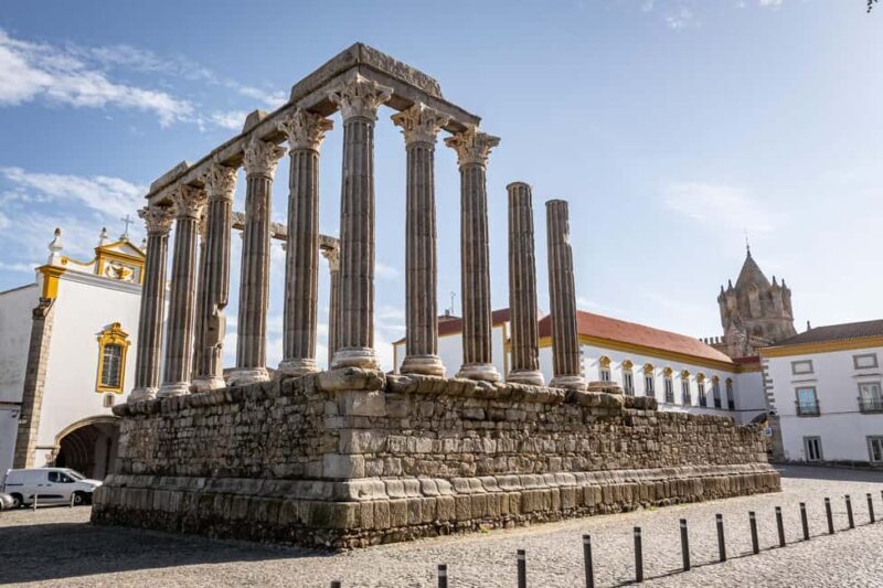 Évora: Private & Flexible Walking Tour in Historic Center - Starting Point: Porta Velha da Lagoa and the Ancient Walls