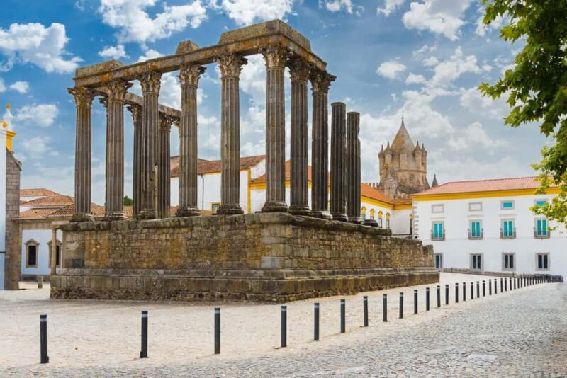 Évora: Small group walking tour with Chapel of Bones - Discovering Évora on a Small Group Walk