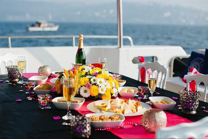 Exclusive Bosphorus Cruise - Luxury Yacht Experience in Istanbul - A Deep Dive into the Experience