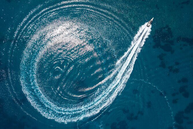 Exclusive cruise experience in Santorini - Key Points