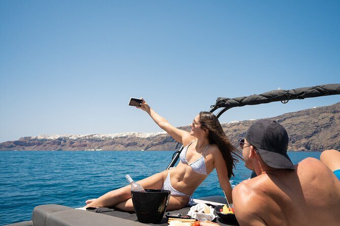 Exclusive cruise experience in Santorini - FAQ