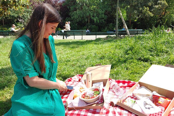 Exclusive Gourmet Picnic Experience at the Eiffel Tower - What Makes This Picnic Stand Out?