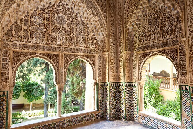 Exclusive Private Alhambra Tour with a Historian - The Guide: Knowledge and Personal Touch