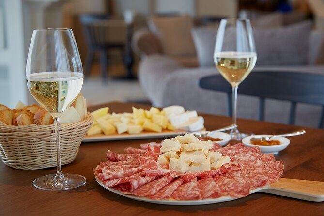 Exclusive Tour of the Vineyards with Visit to the Cellar! - FAQ