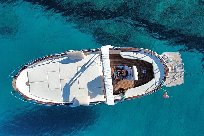 Exclusive tour with typical Gozzo - A Thorough Dive into the Gozzo Experience in Lecce  