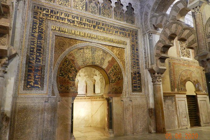 Exclusive visit to the Mosque with official guide. Small groups - What to Expect from Your Guide: Maria Font Merino