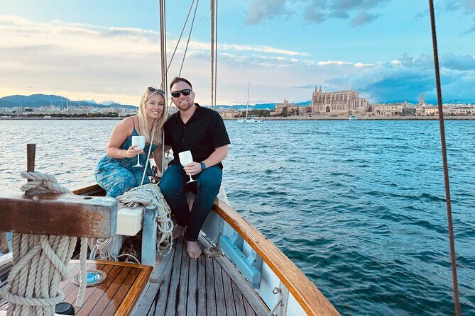 Exclusive walk through the best coves of the Bay of Palma - A Closer Look at the Experience