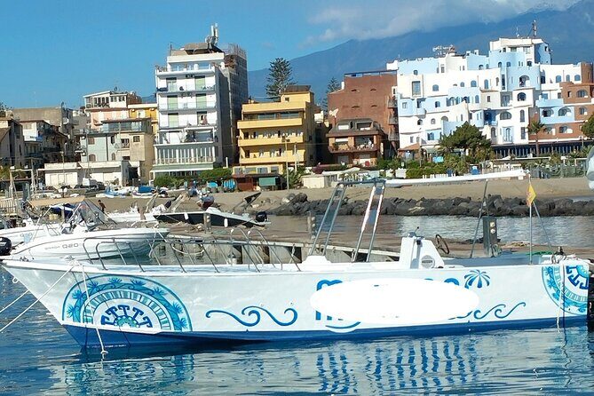 Excursions by boat: Gardens Naxos-Taormina-Isola Bella-DELFINI - Key Points