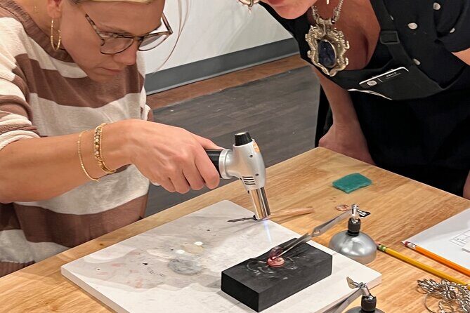 Experience Create your own jewelry workshop for beginners - Key Points