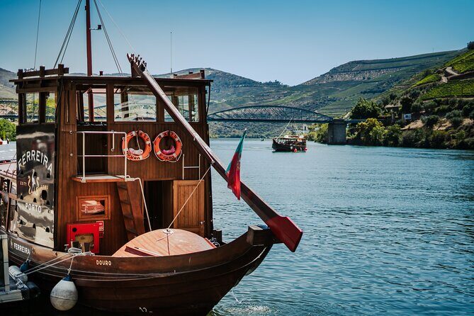 Experience in the Douro: Tua de Rabelo, Quinta, Tasting and Lunch - Key Points