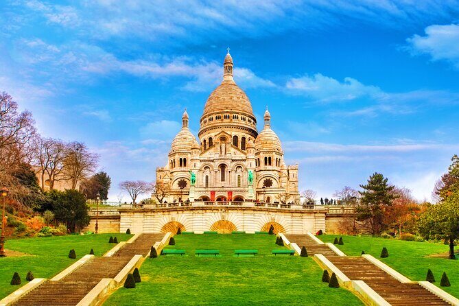 Experience Paris' Village of Montmartre away from the crowds - A Deep Dive into the Montmartre Experience