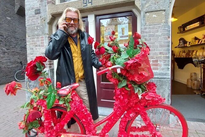 Explore Amsterdam canals on iconic Flower Bikes - What Makes This Tour Stand Out?