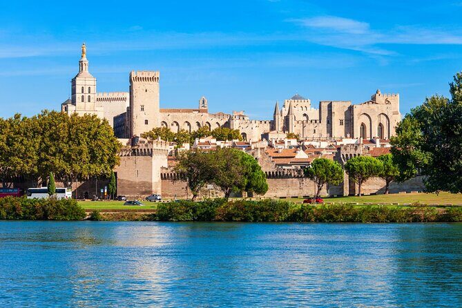 Explore Avignon in 60 minutes with a Local - Key Points