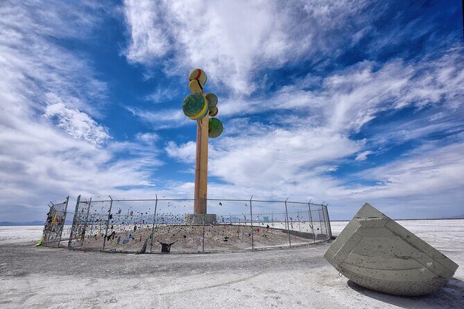 Explore Bonneville Salt Flats Journey to the Edge of the World - The Experience from a Traveler’s Perspective