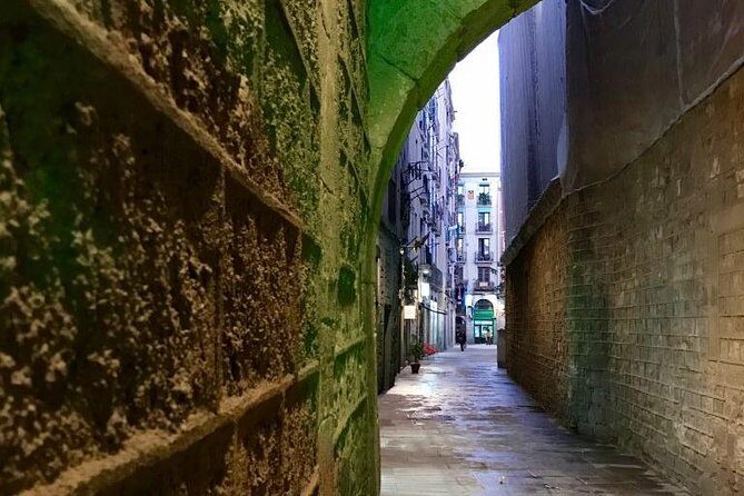Explore hidden streets of Barcelona with a local - What the Tour Offers: A Deep Dive into Barcelona’s Hidden Corners