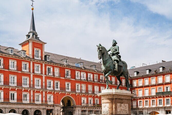 Explore Madrid by bike taking photos with Benja - Value for Money