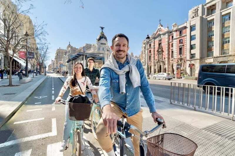 Explore Madrid by bike taking photos with Benja - Exploring Madrid by Bike with Benja: A Practical Guide