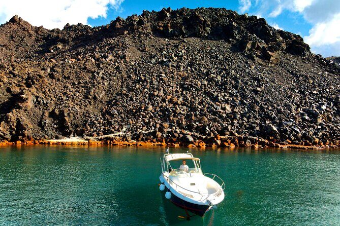 Explore Santorini and its volcanic wonders with Alex Private Boat - Who Is This Tour Best For?
