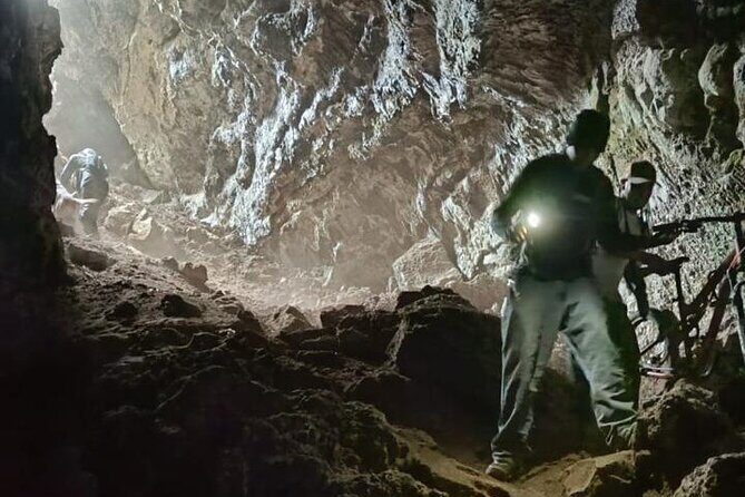 Explore the Caves of an Inactive Volcano on CDMX - Exploring the Caves of an Inactive Volcano on CDMX