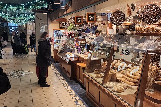 Explore the Underground City with a local comedian - Detailed Review of the Montreal Underground City Tour