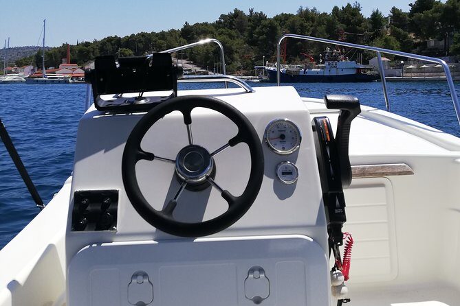 Explore the West coast of the island Brac by BETINA boat - Who Should Choose This Experience?