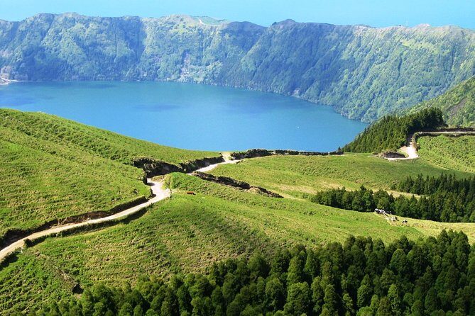 Explore the Wonders of Sete Cidades & West side on a Jeep Tour - Why This Tour Excels